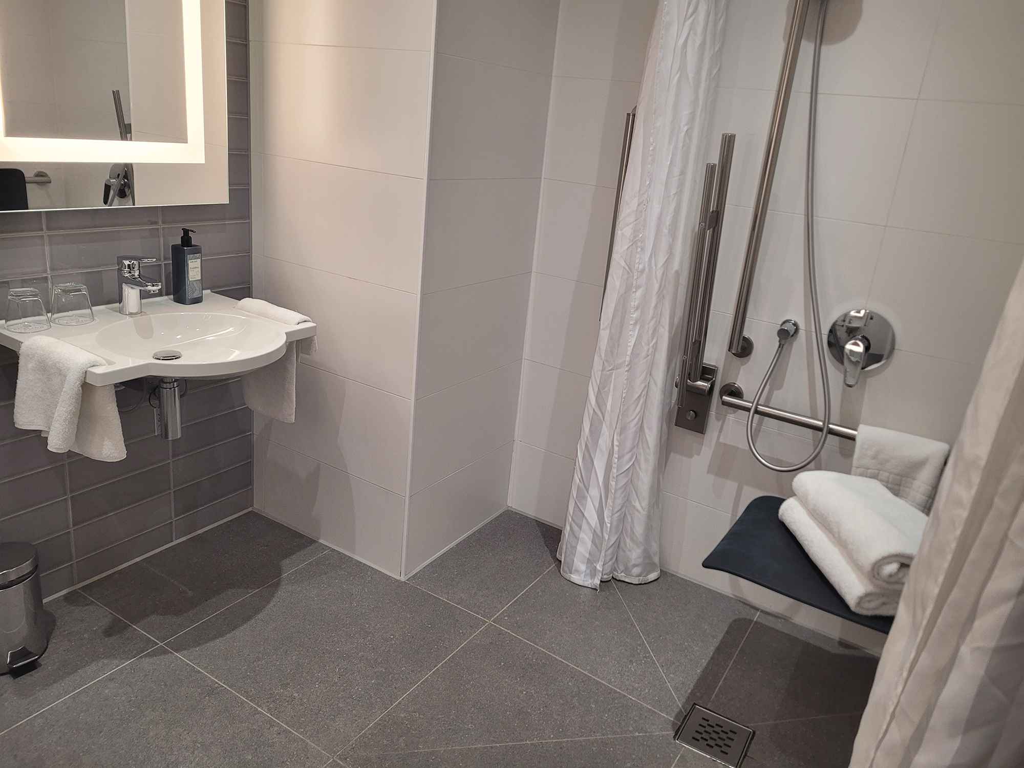 Clayton Hotel Manchester City Centre | Wheelchair Accessible Hotel ...